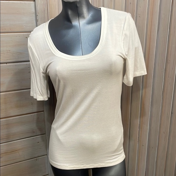 ICHI | Tops | White Short Sleeve Fitted Tee | Poshmark